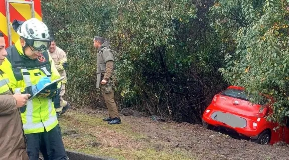 Tres lesionados deja volcamiento vehicular en la Ruta 5 Sur a la altura ...